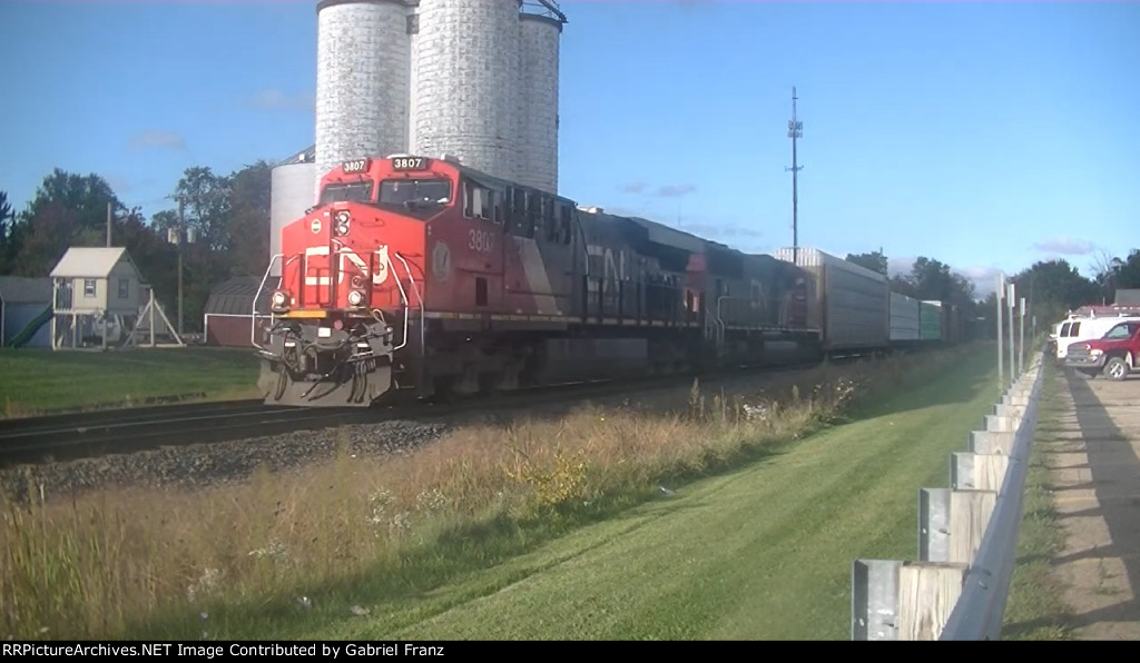 CN 3807 on CN 485 rolls south going to meet a north at New Haven!!